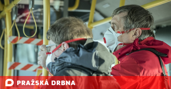 Do pražské MHD už jen s rouškou. Zakrytá ústa a nos jsou povinné