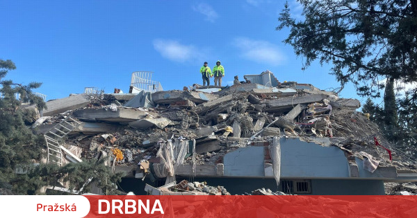 VIDEO: Zemětřesení v Turecku má už přes 11 tisíc obětí. Češi na místě ...