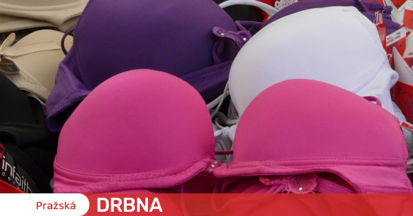 Pražská univerzita svlékala studentky z podprsenek. Kostice aktivovaly ...