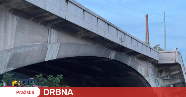 Libeňský most zůstane uzavřen několik týdnů, TSK vyrobí konstrukci na ...