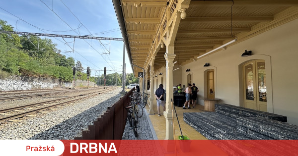 FOTOGALERIE: Půjčovna kol i galerie. Podívejte se, jak vypadá nádraží Bubeneč po rekonstrukci