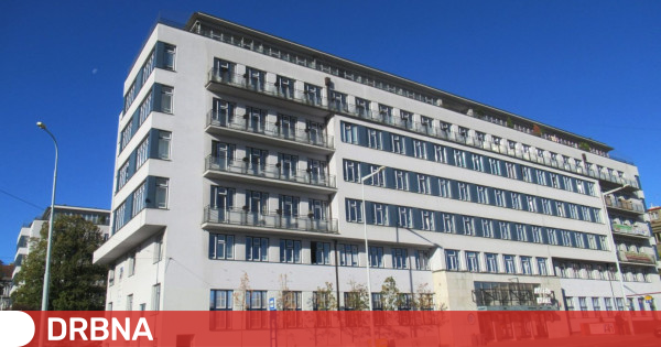 Policie v hotelu na Praze 5 nenašla žádné výbušné zařízení, muž, který se zavřel v pokoji je v ...