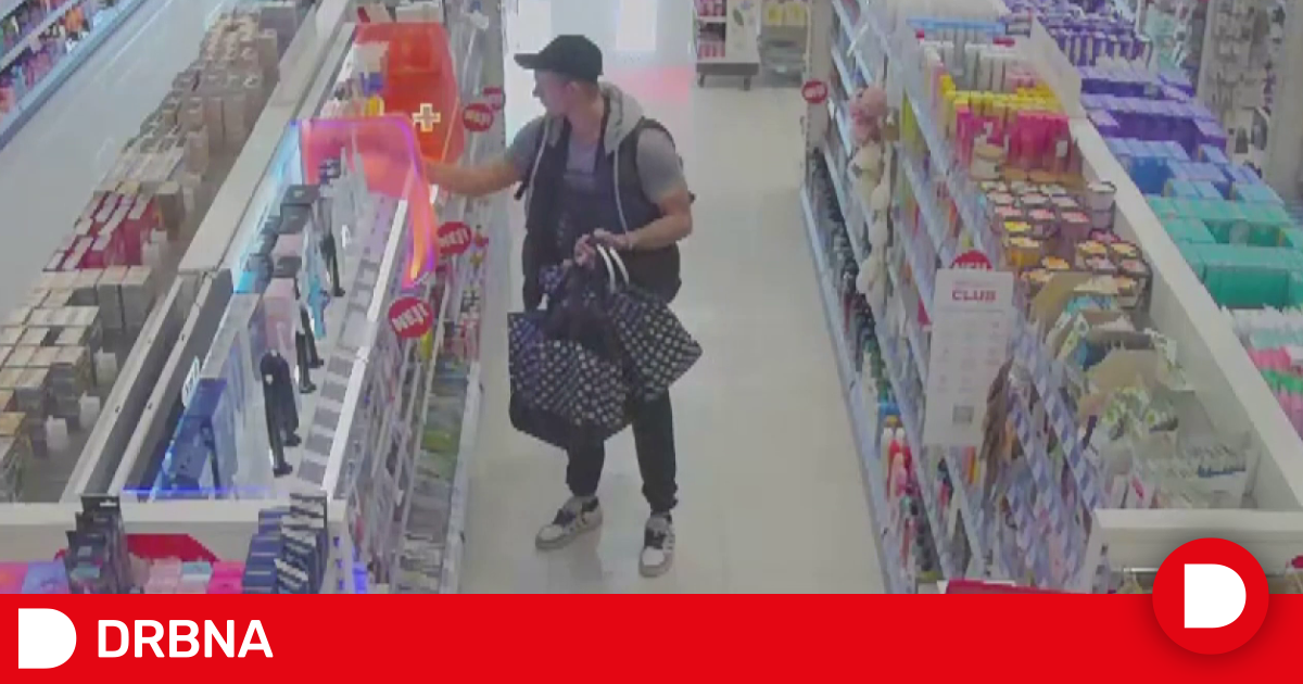 VIDEO: Muž nakradl v drogerii zboží za za třináct tisíc. Bral zubní ...