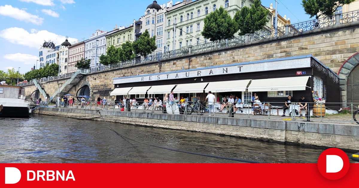 Restaurace Vltava na náplavce podle městské firmy nechce platit tržní ...