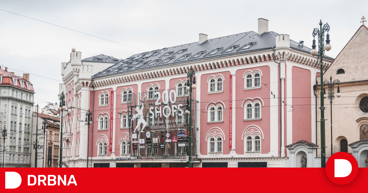 Tři nákupní centra v Praze byla půl dne zavřena, nahlásili tam bomby