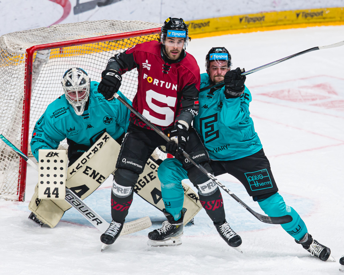 Hokejisté Sparty popáté v řadě prohráli na domácím ledě s Karlovými Vary