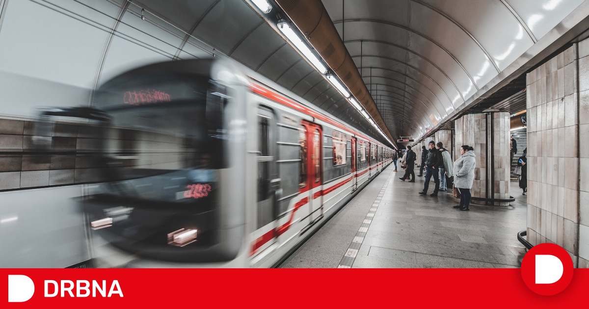 Mezi stanicemi Kačerov a Háje nejezdilo metro, vlak tam srazil člověka