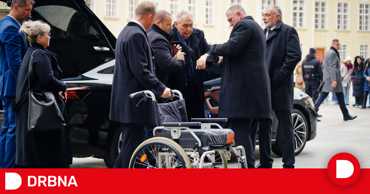 FOTO: Tři prezidenti, stíhačky, stovky lidí. Podívejte se na pohřeb ...