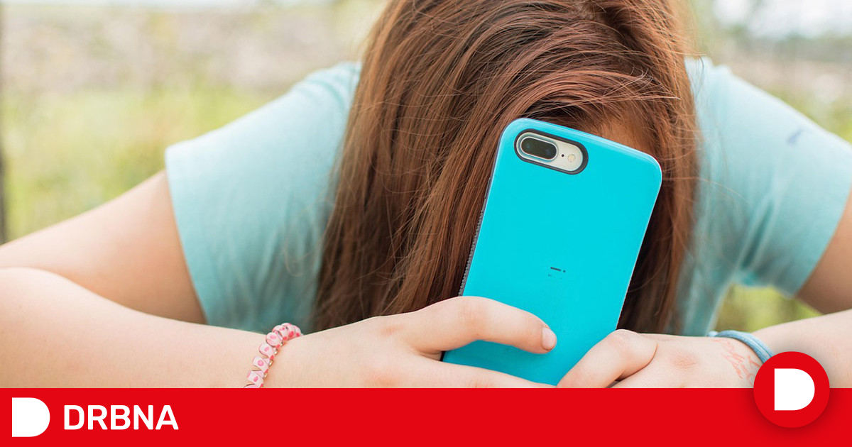 Vydírání, urážky a zneužívání AI. Online agrese teenagerů roste, ukázal ...